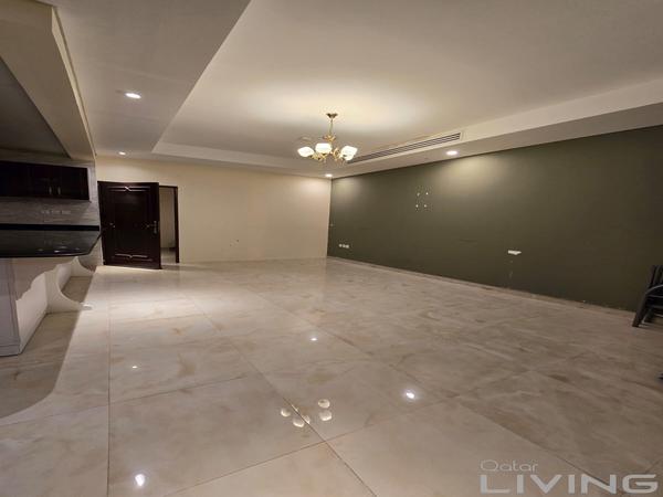 2 bhk available for families in wakra behind Tea time